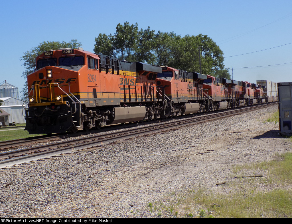 BNSF 8264